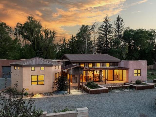 110 Los Pandos Ln, Taos, NM 87571