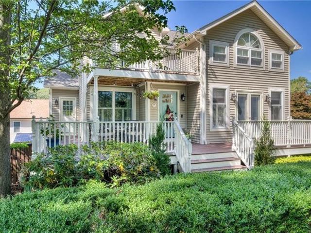 110 Lake View Rd, Cranston, RI 02920
