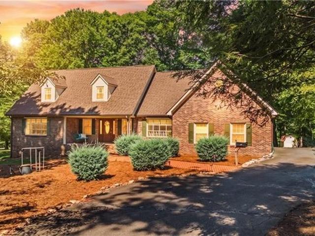 110 Lake Dr, Boonville, NC 27011
