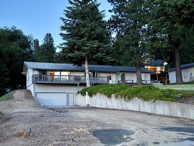 110 Lakeshore Dr, Cascade, ID 83611