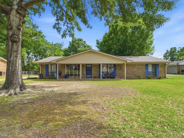 110 Larkspur St, White Oak, TX 75693