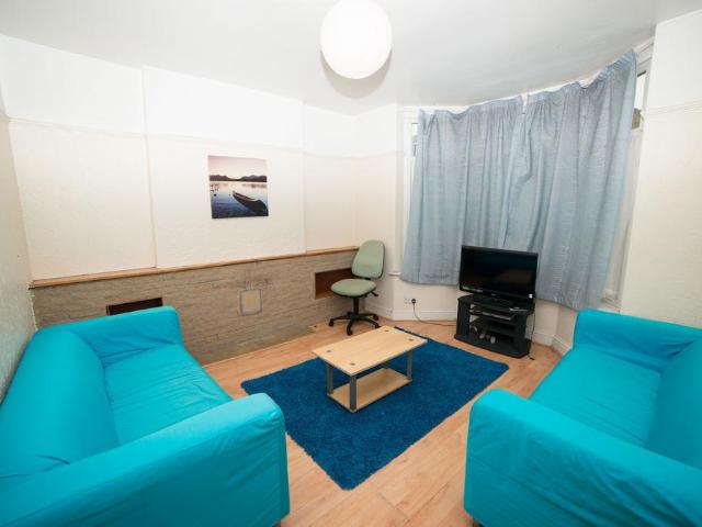 110 Lenton Boulevard, Lenton. 4 bed house to rent £2,167 pcm £500 pw