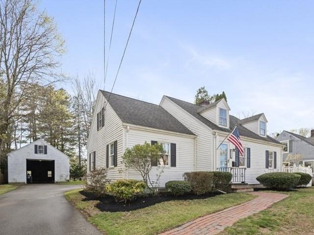110 Linden St, Hamilton, MA 01982