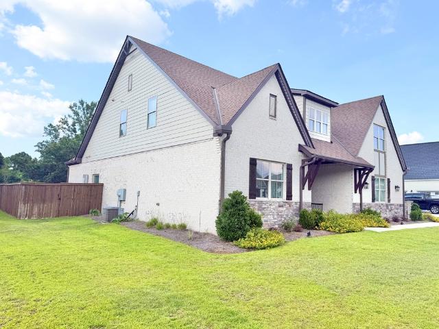 110 Lucas Ln