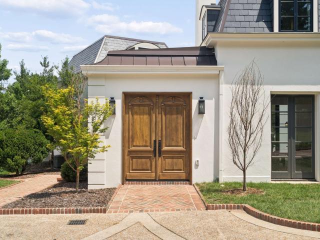110 Lynnwood Blvd