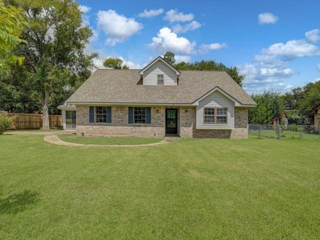 110 Mockingbird Ln, Clute, TX 77531