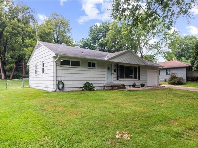 110 Manor Dr, Belton, MO 64012