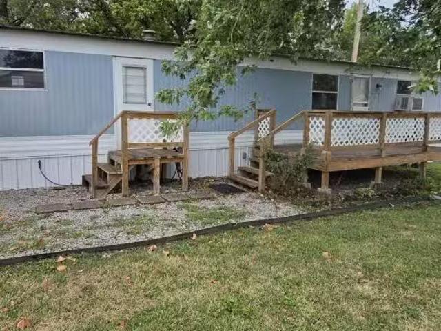 110 N 4th St