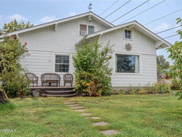 110 N 3rd St, Selah, WA 98942