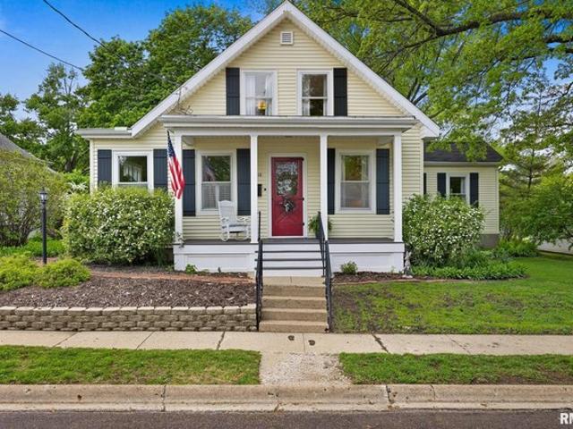 110 N Elm St, Washington, IL 61571