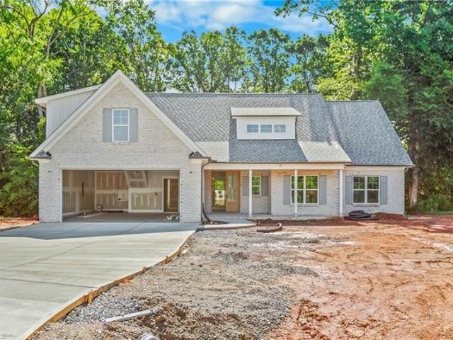 110 N Madera Dr, Mocksville, NC 27028