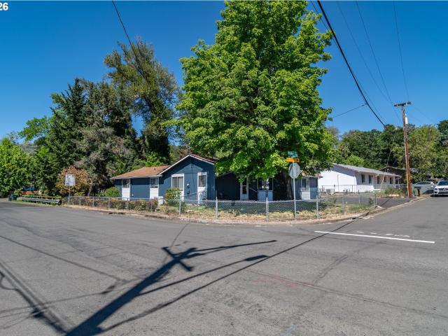 110 ne kirby ave
