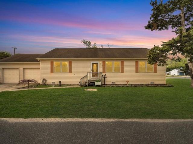 110 S 10th St, Del Haven, NJ 08251