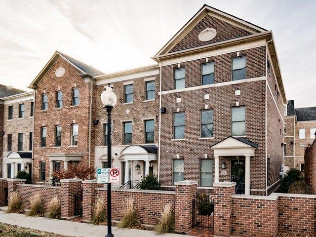 110 S Washington St, Wheaton, IL 60187