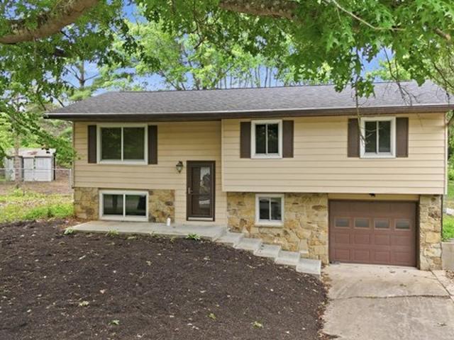 110 S Pine Cone Ct, Ellettsville, IN 47429