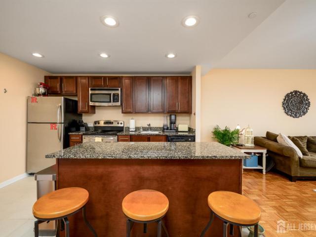 110 Somerset Street 2103