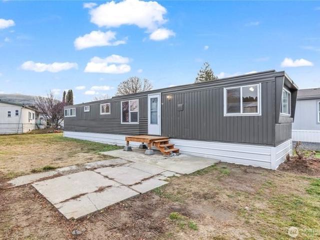 110 Sage Trail Rd Trlr 13, Yakima, WA 98901