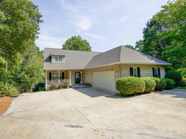 110 Sandspur Lane