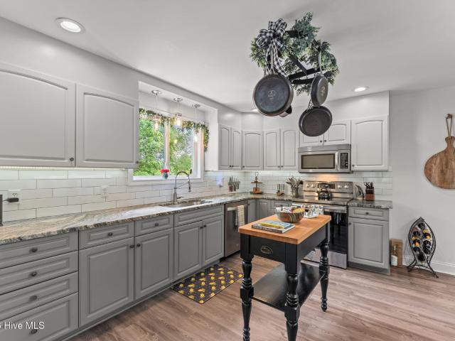 110 Sandspur Lane
