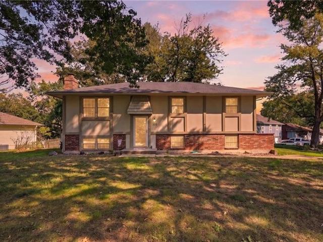 110 SE Rockwood St, Blue Springs, MO 64014