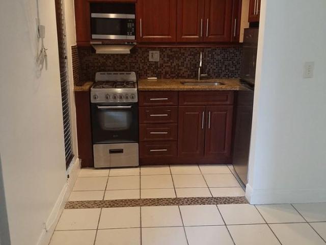 110 Sidonia Ave | Coral Gables Residential / near Business District – North Ponce/Douglas area 2 Bedroom Apartment for Rent at 110 Sidonia Ave, Coral Gables, FL 33134 Douglas