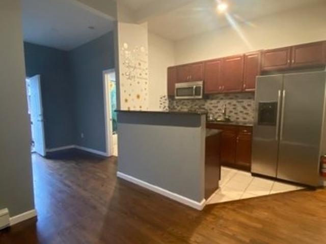 110 Peabody Pl, Newark, NJ 07104