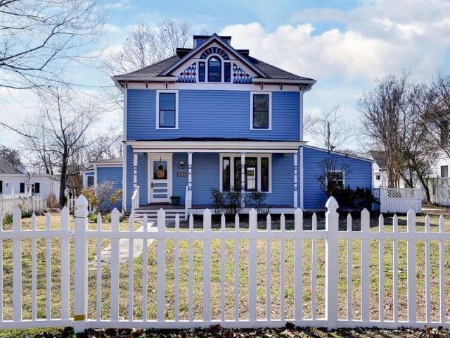 110 Peninsula ST