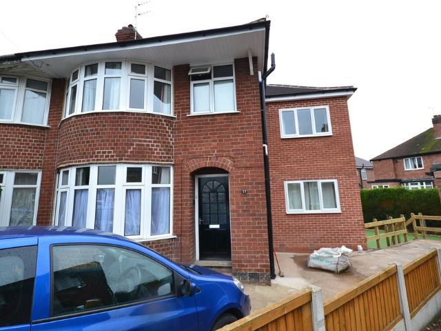 £110 per person per week exclusive of bills including Virgin high speed internet. Bills inclusive package available on request. 6 bed 5 bath student house available from August 2026. Call us today to book your viewing! Room 2