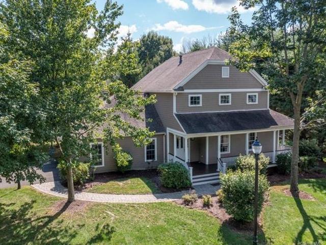 110 Periwinkle Dr #19, Middlebury, CT 06762