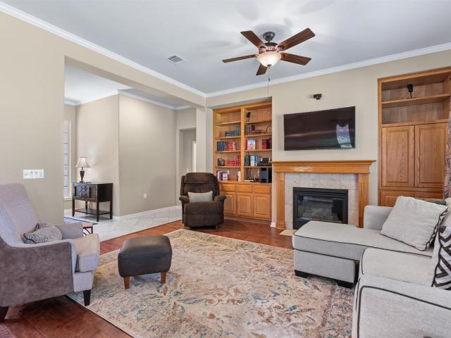 110 Persimmon Ln