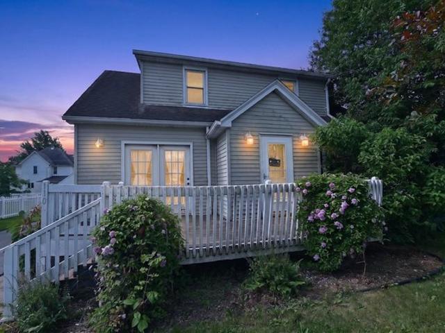 110 Pierce St, Arlington, WI 53911