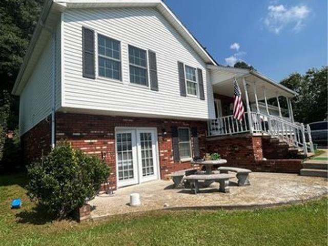 110 Piney Ln, Madison, WV 25130
