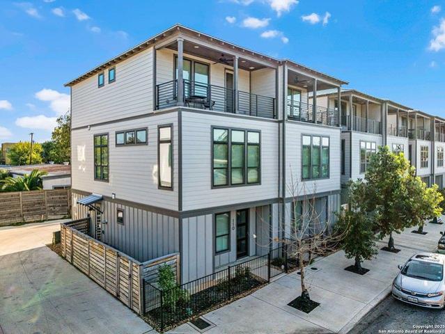 110 Playmoor St, San Antonio, TX 78210