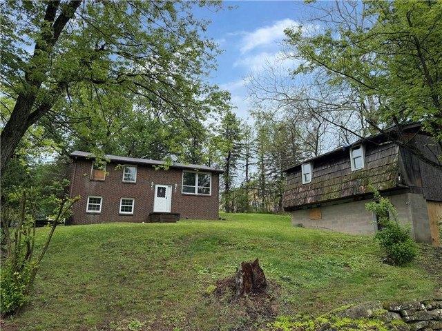 110 Roger Ln, Irwin, PA 15642