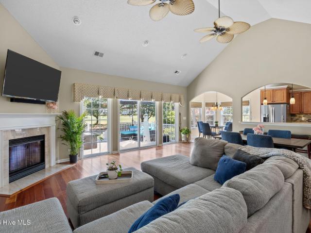 110 Ravennaside Drive NW
