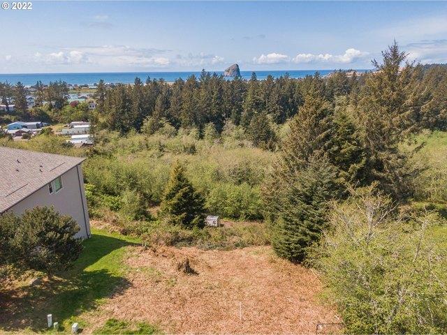 110 Reddekopp Dr, Pacific City, OR 97135