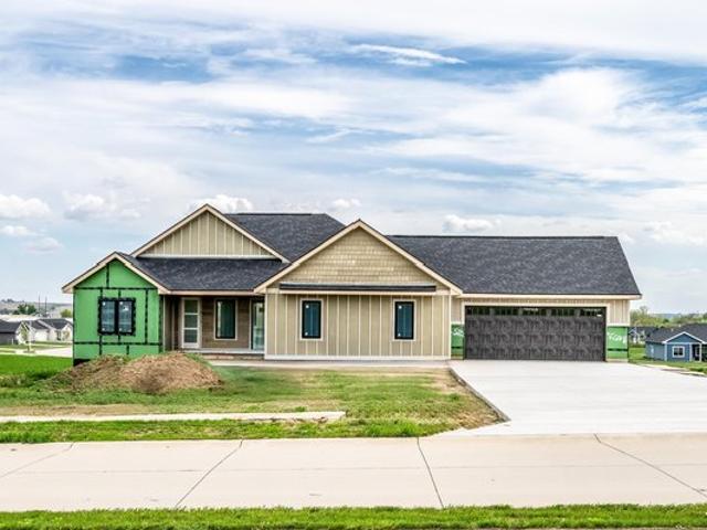 110 W 7th St, Woodbine, IA 51579