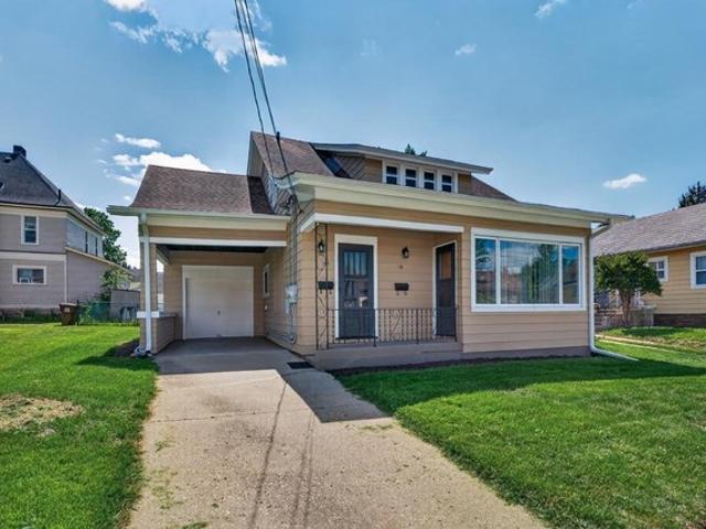 110 W 3rd St, Belvidere, IL 61008