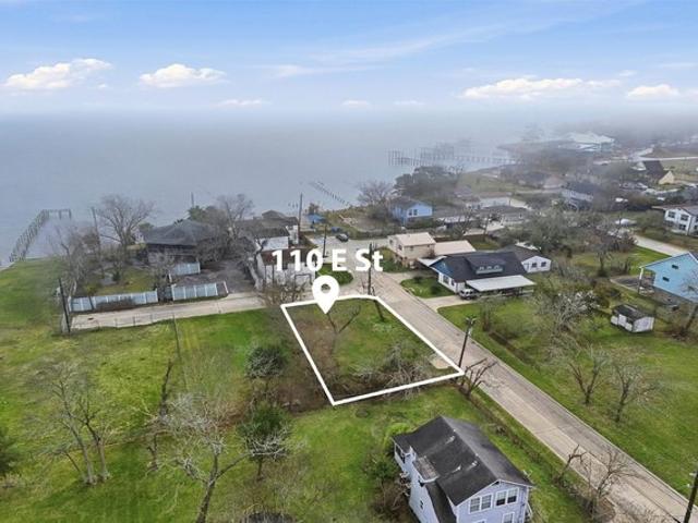 110 W E St, La Porte, TX 77571