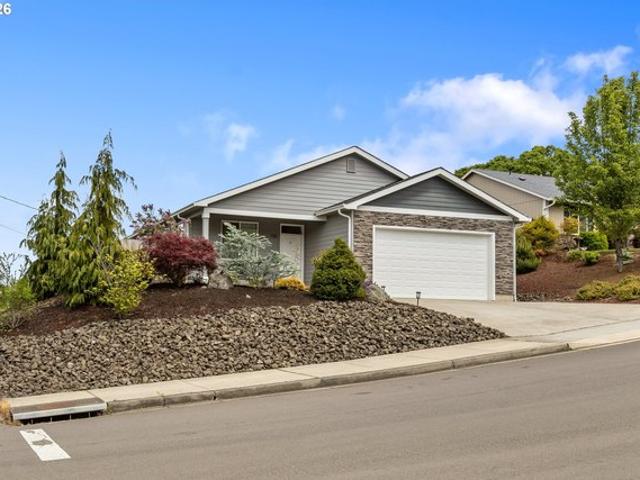 110 W Flangas Ave, Roseburg, OR 97471
