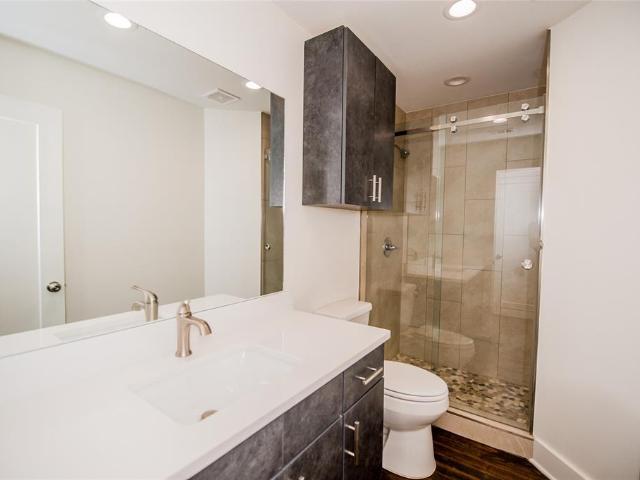 110 W Knox Street # 202