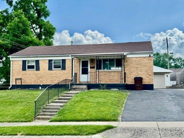 110 W Routzong Dr, Fairborn, OH 45324
