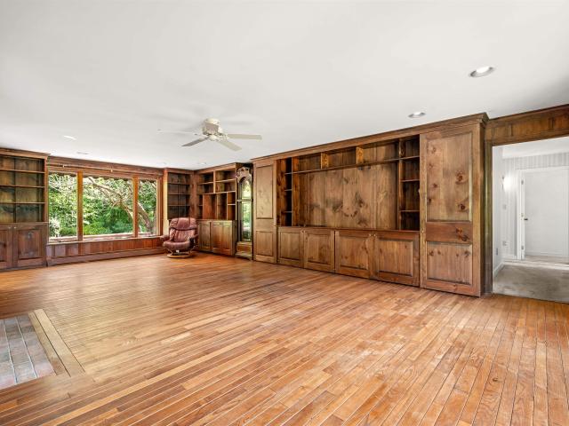 110 Woodland Road