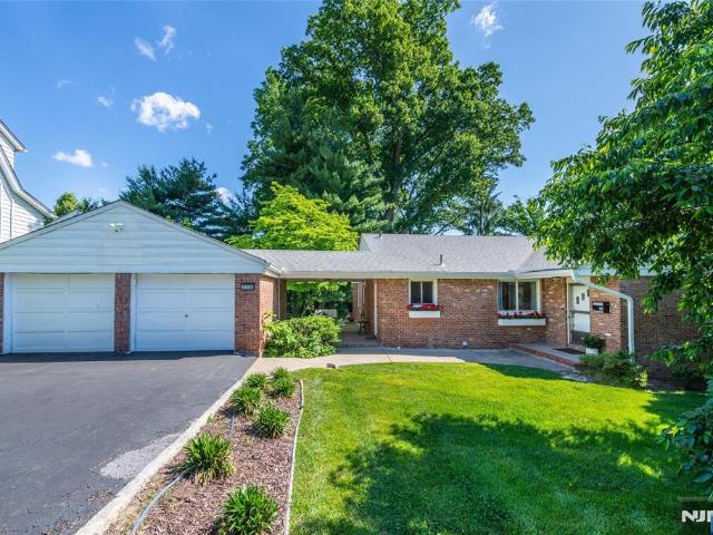110 Woodlawn Avenue