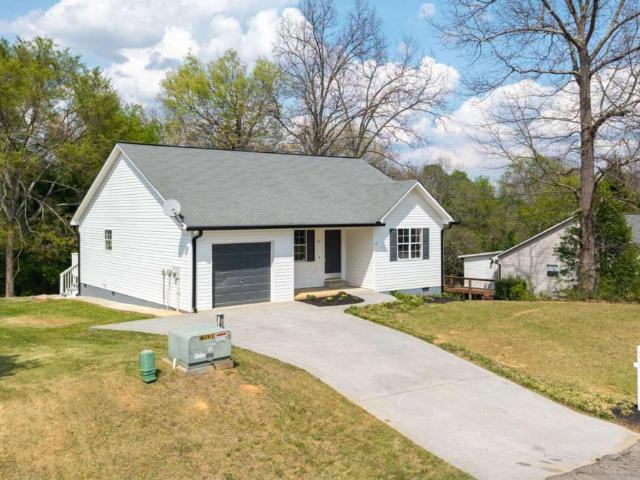 110 Walraven Way SE