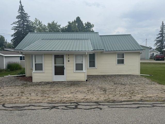 110 Walter St, Houghton Lake, MI 48629