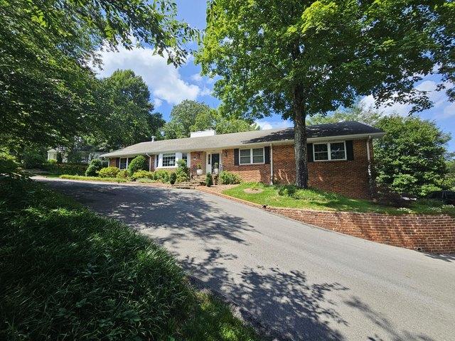 110 Whiteside St, Lookout Mountain, TN 37350