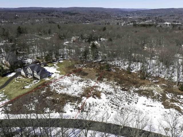 110 Windsor Ct, Avon, CT 06001
