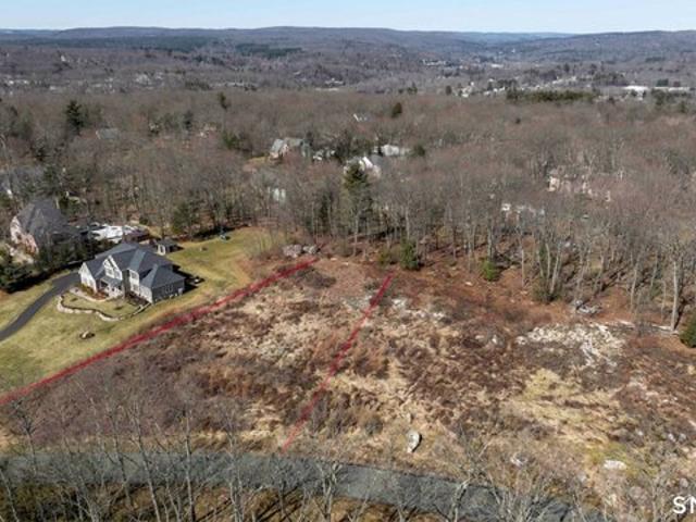 110 Windsor Ct, Avon, CT 06001