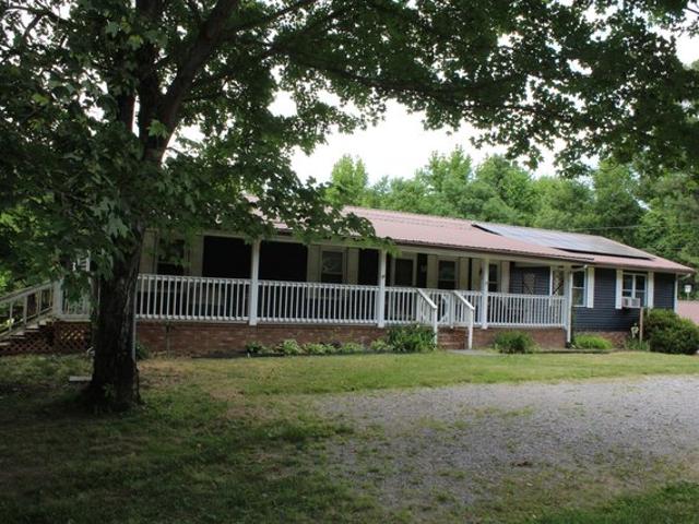 110 Towering Oaks Dr, Tennessee Ridge, TN 37178